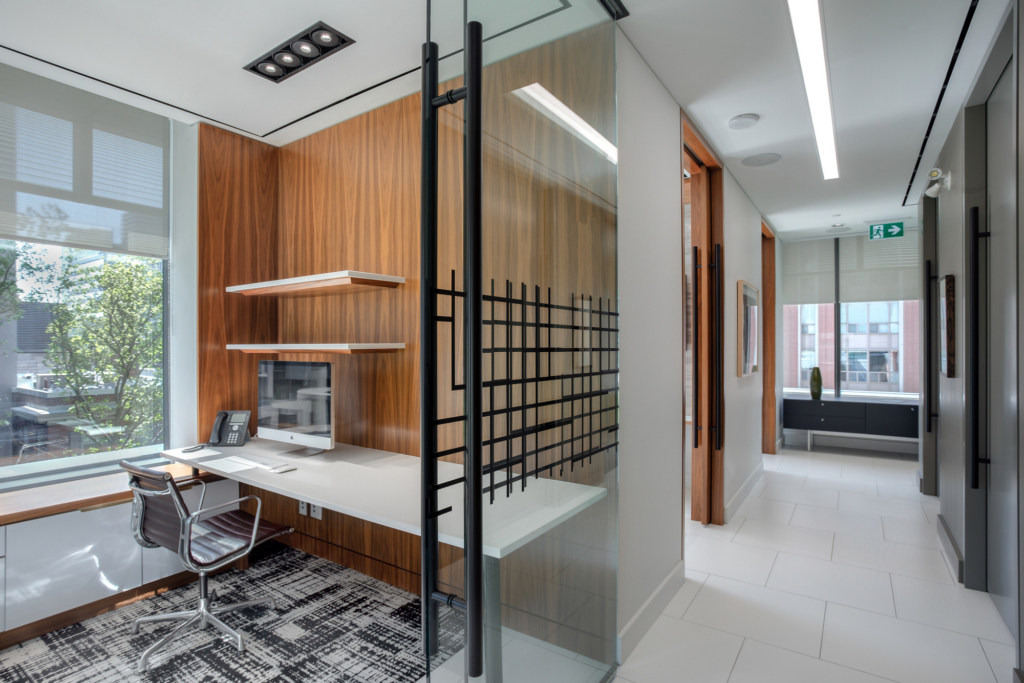 Dr. Derek T. Ford Plastic Surgery Clinic - Healthcare Snapshots