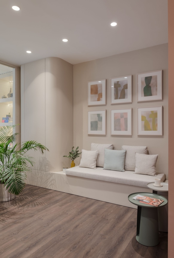 J Dermatology Clinic - Healthcare Snapshots
