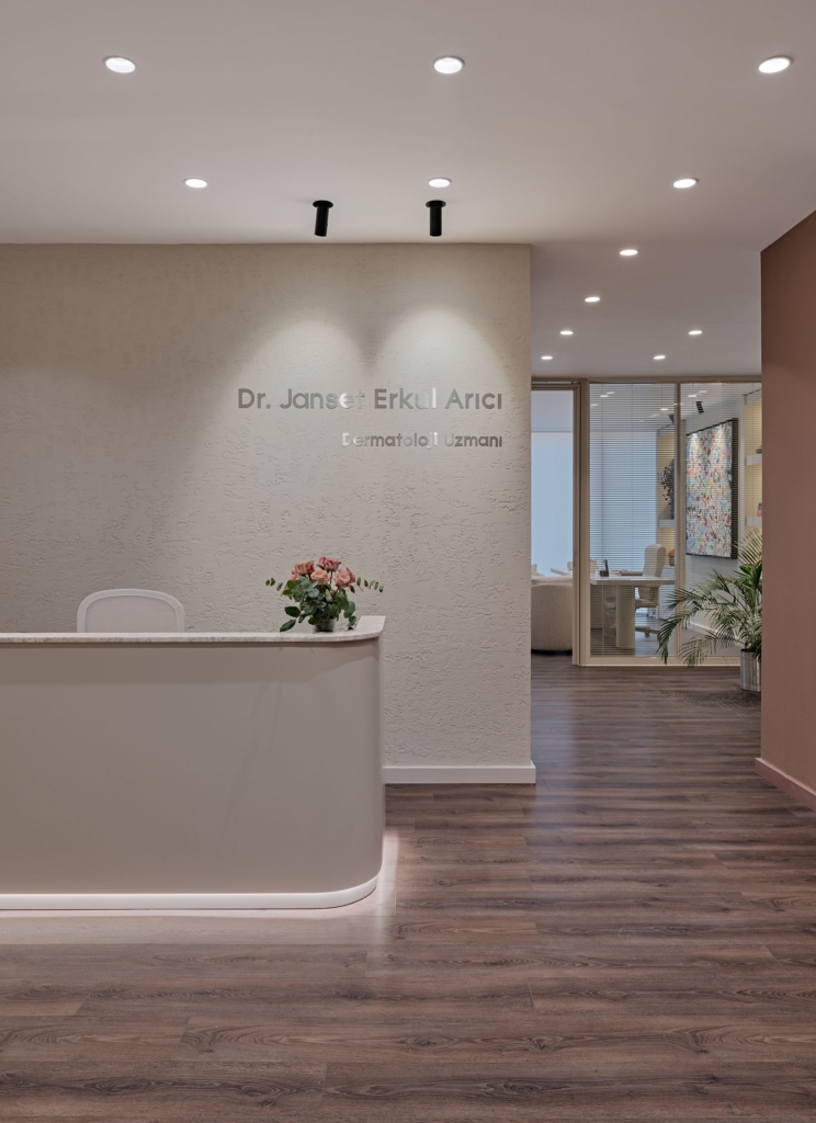 J Dermatology Clinic - Healthcare Snapshots