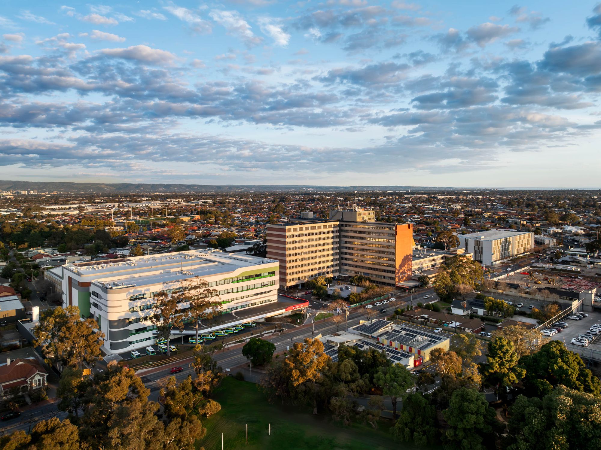 The Queen Elizabeth Hospital Clinical Services Building - Healthcare ...