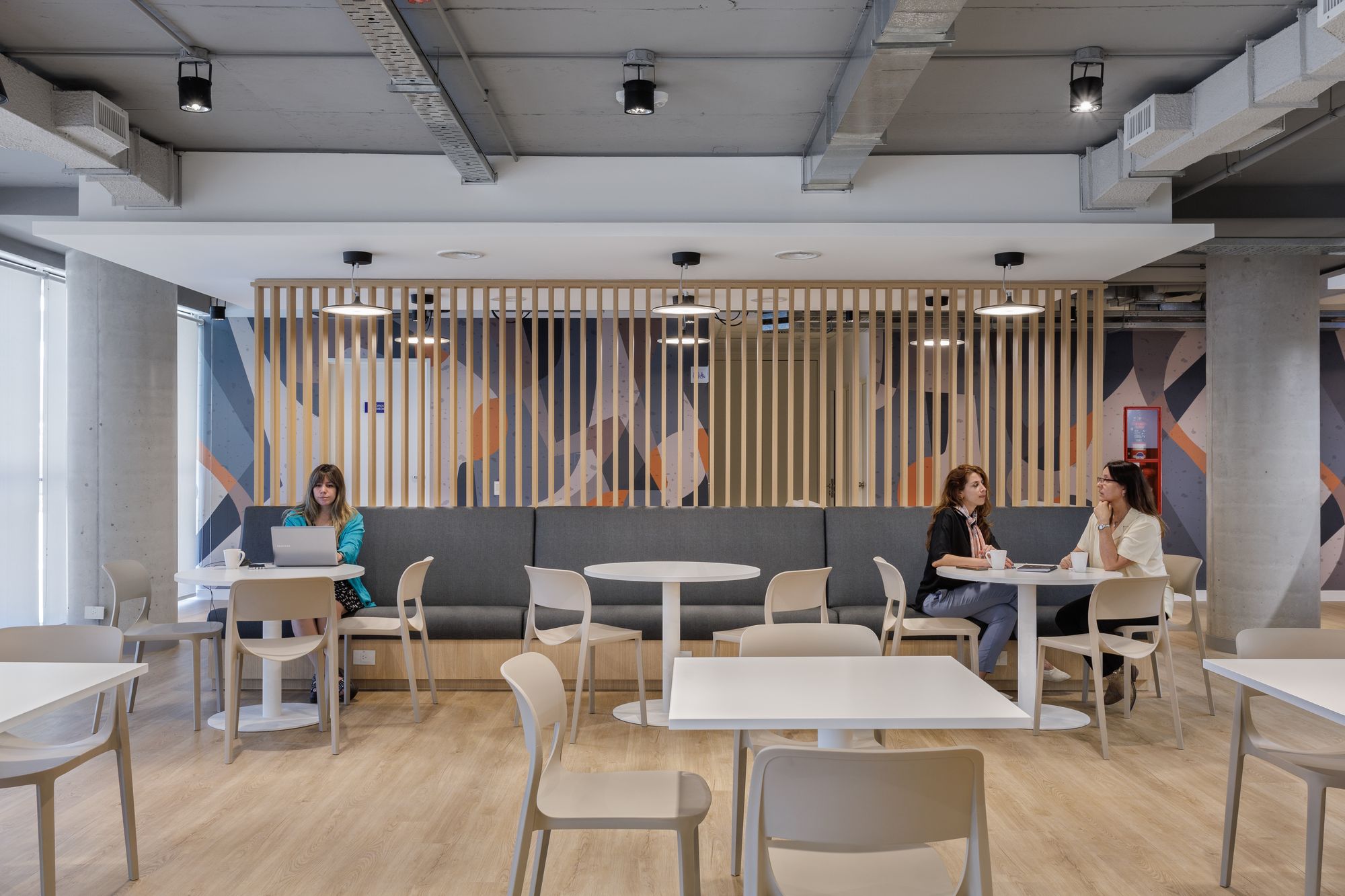 Equipo Ciencia Argentina Office & Research Facility - Healthcare Snapshots